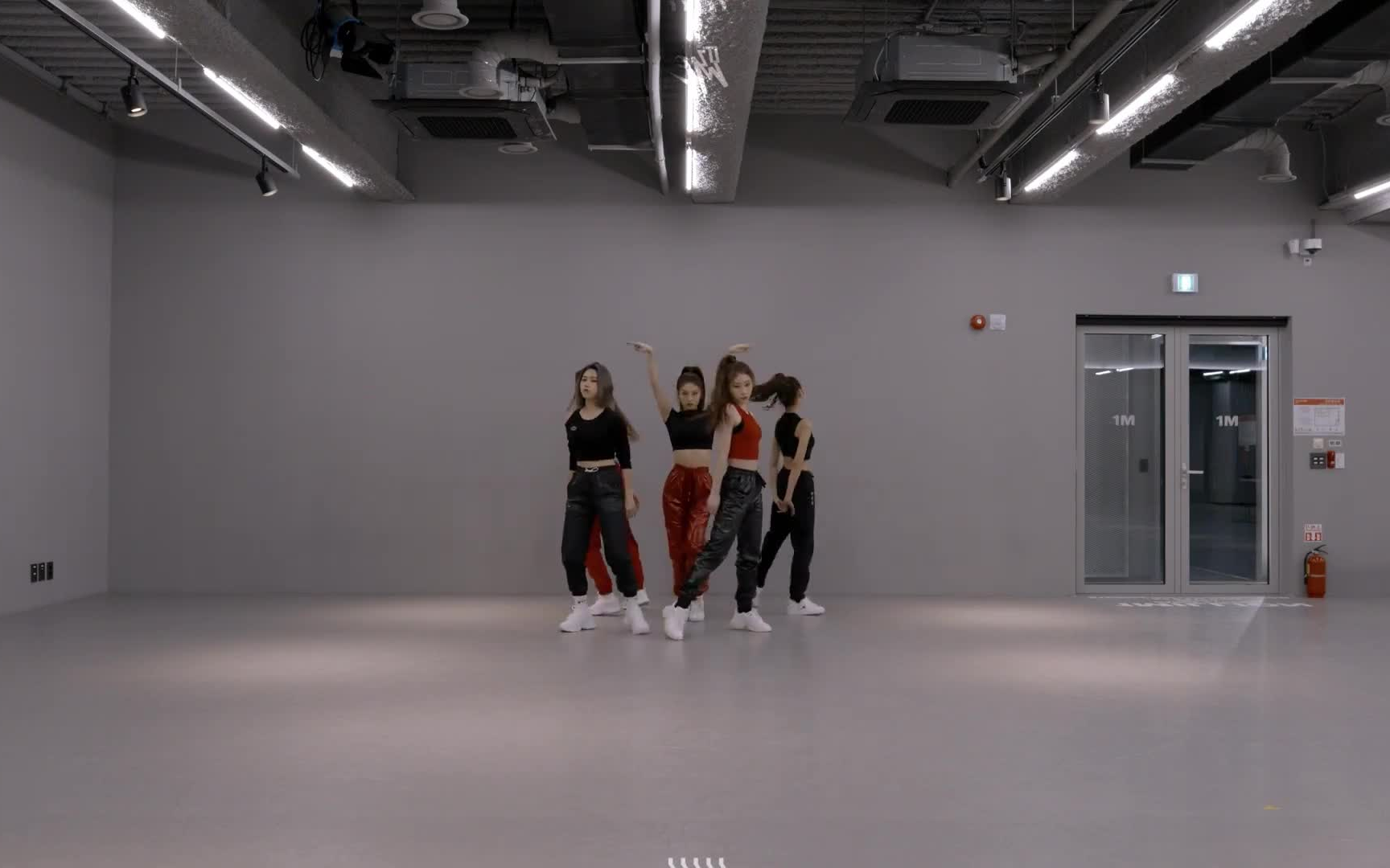ITZY--WANNA BE练习室镜面慢速 投屏必备(含dance break)