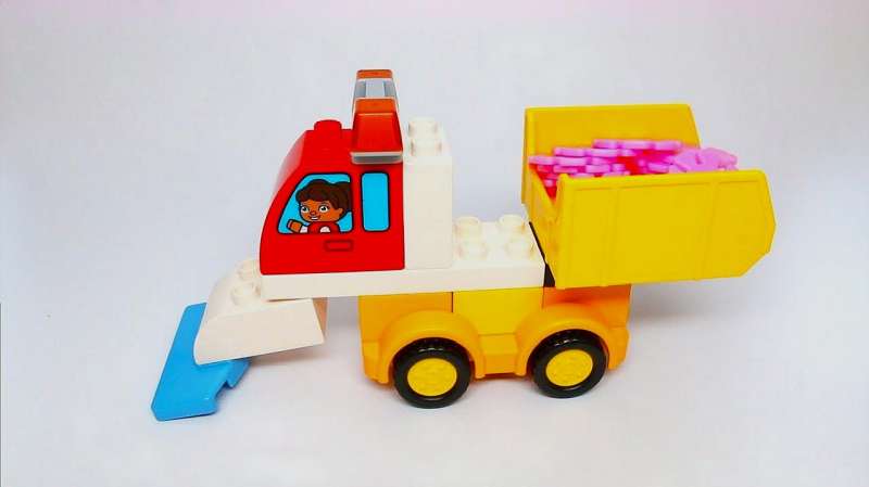 创意拼搭彩色积木卡车玩具