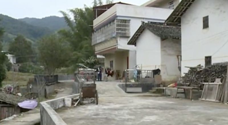 村民得狂犬病身亡,儿子:没有被咬,是碰到自家狗的口水