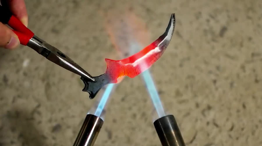 这么酷的死神镰刀竟用来切黄瓜!不拿来把玩收藏有点可惜!