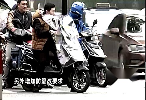 电动车出厂前就被限速?商家:车上有个装置 拆掉就能提速