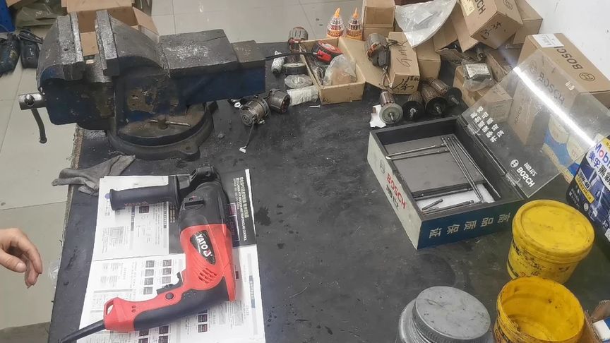 波兰易尔拓冲击钻样板机,等解清理油污