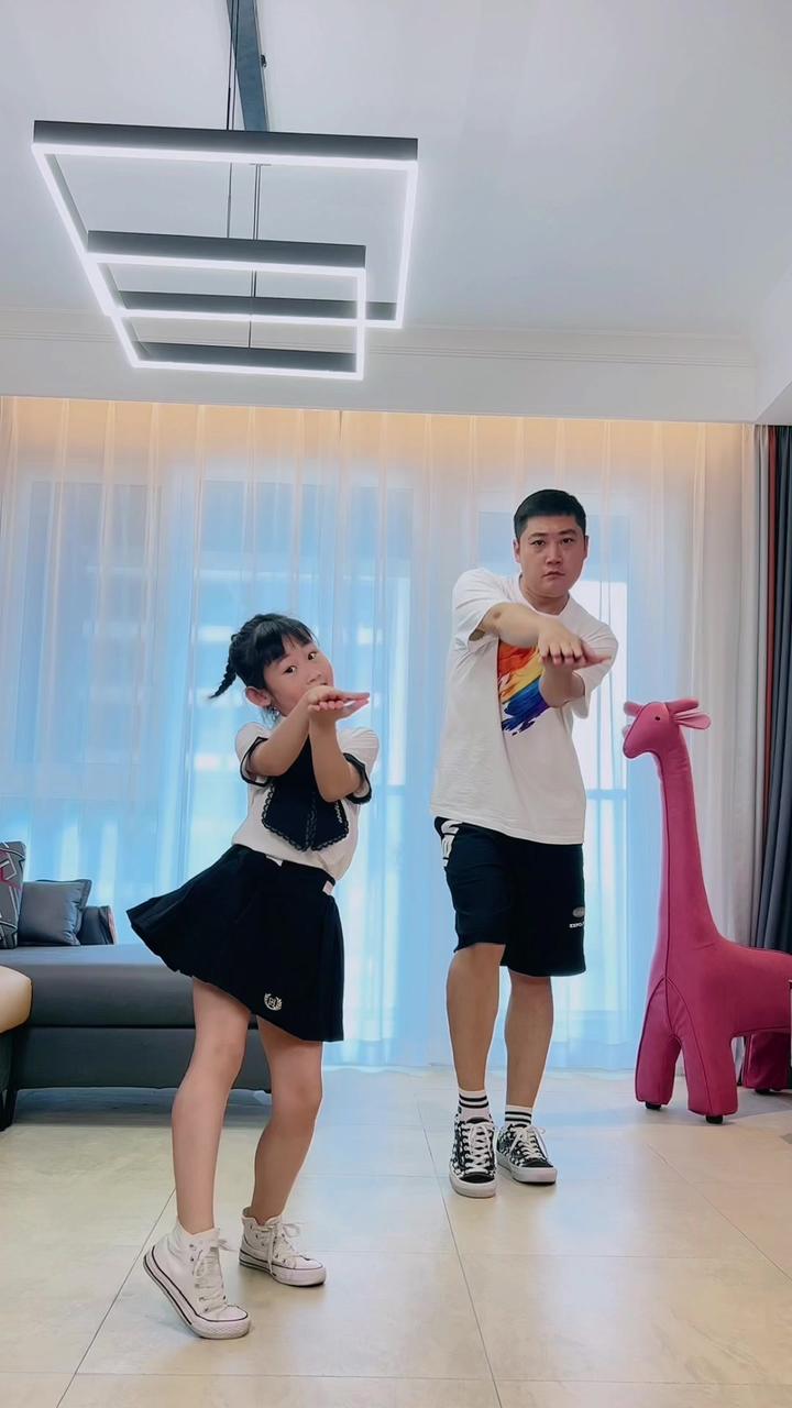 这就是夏天的舞蹈啦～ߘ�#子晨编舞 #dou来跳舞 #小城夏天