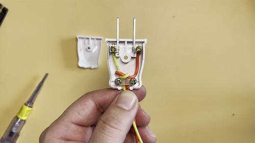 才知道,原来这才是插头接线最正确的方法,以前接的线太不正规了