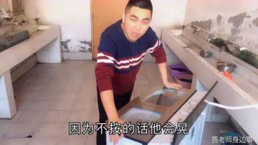 小伙伴用洗衣机洗衣服,攒了半年的衣服像小山一样,快围观吧!