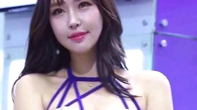 广州车展邂逅一位丰满型美女车模,这气质这身材,真是人间极品!