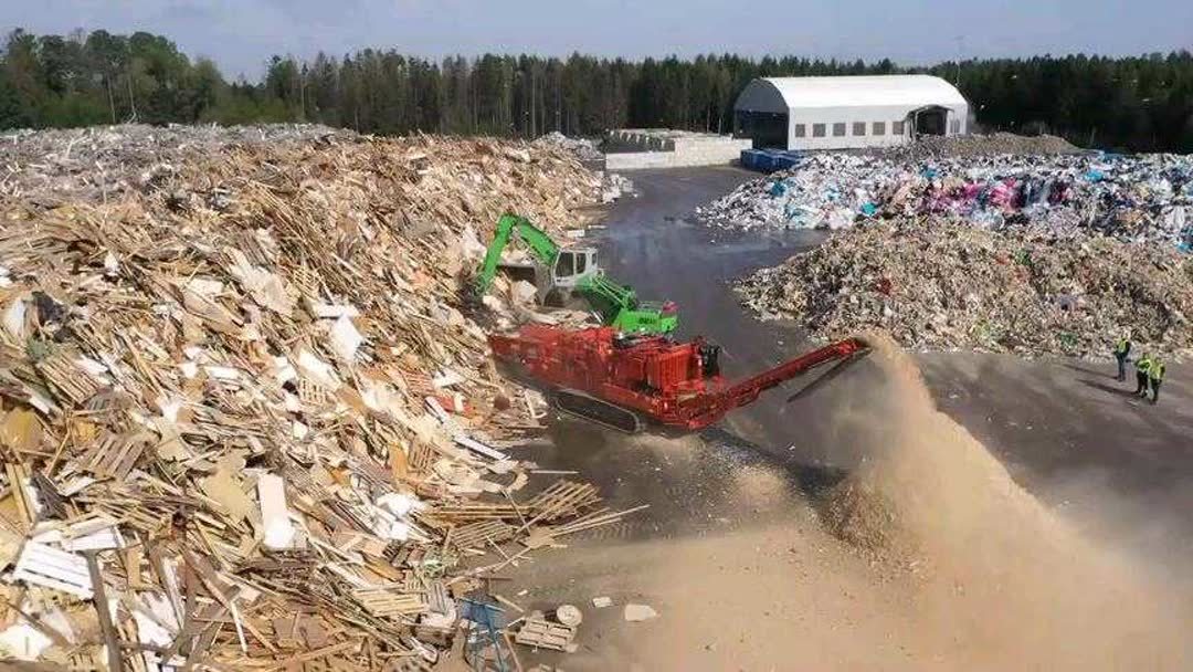 废弃资源回收再利用,旧家具木材等废弃物破碎成粉末