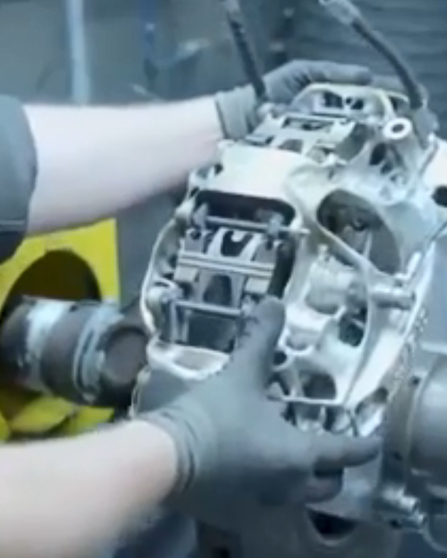 布加迪测试3D打印钛合金卡钳视频 ~ 布加迪研发3D打印钛合金卡钳,也...