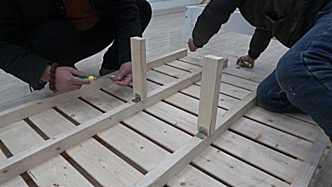 北欧实木床安装视频