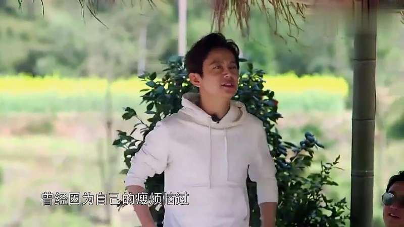 何炅嫌热,说出自己的体重,黄磊不信:你毛重净重啊