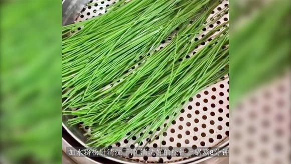 “松针酒”你有喝过吗?蒸一下泡一下,15天即可,非常简单!