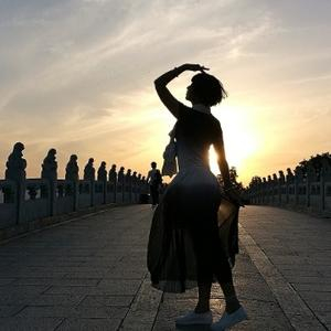 a北京女子紫金的美食 