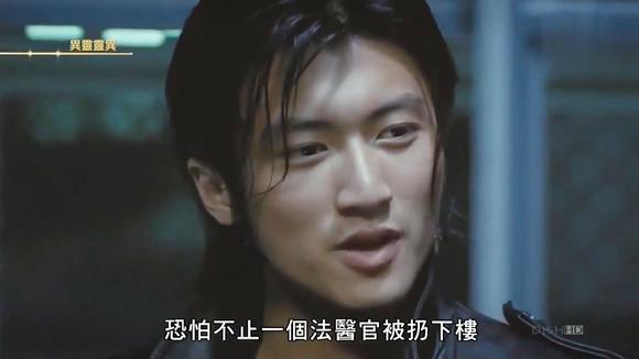 领导不肯签字,不料笔竟然自己飞了起来,小伙这招绝了!