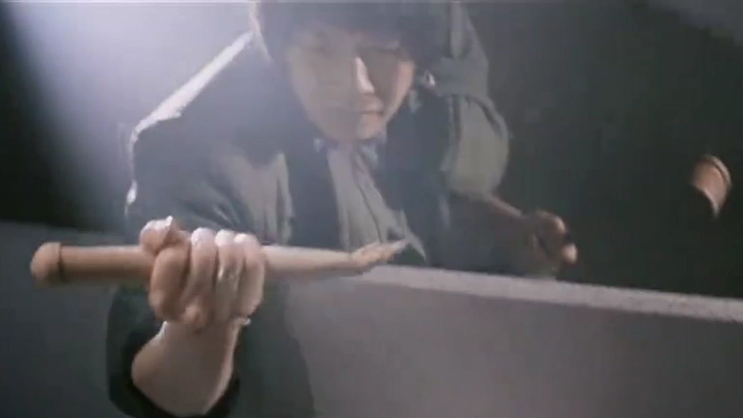 猛鬼学堂:小伙想钉死女僵尸,结果钉子都弯了,连她的皮都破不了