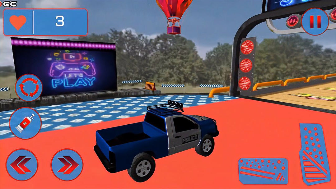 好玩的游戏:驾驶皮卡车闯关,前面有个转盘,要小心!