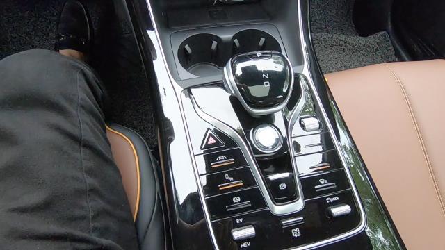 微试车|比亚迪秦PLUS DM-i中控台下方功能区配置介绍