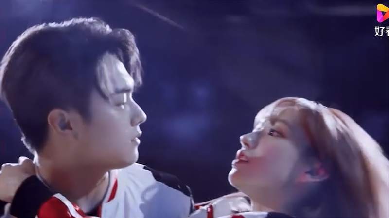 你微笑时很美:大型社死现场,只有抱,没有公主!