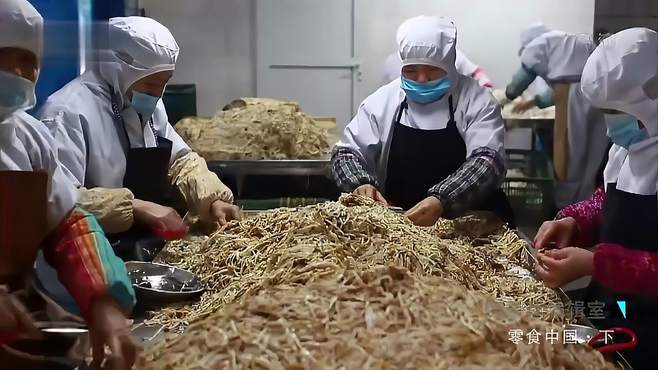 零食:金针菇种植不易,需要较冷的生长环境,才能长出金色的菇帽