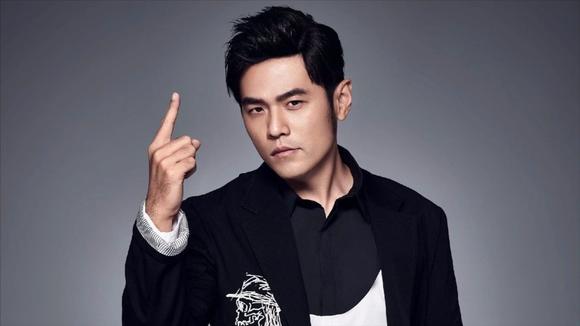 模仿过周杰伦的明星们,欧弟在饭桌上模仿,大家直呼:太像了!
