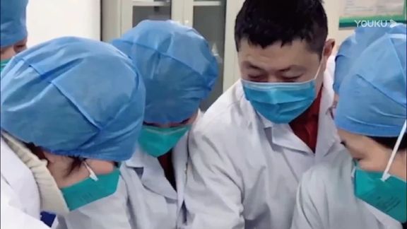 邓紫棋为武汉冠状病毒肺炎防御工作歌唱,相信武汉会更好