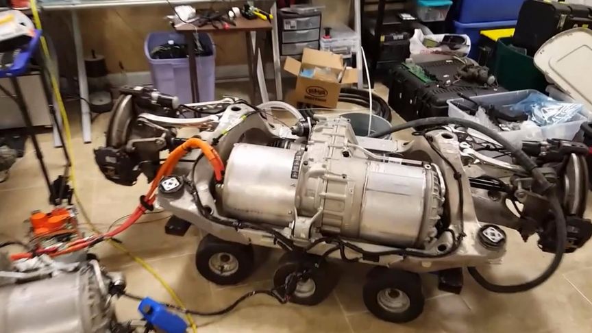 将特斯拉电机拆下来,看看电动车的“发动机”是如何工作的