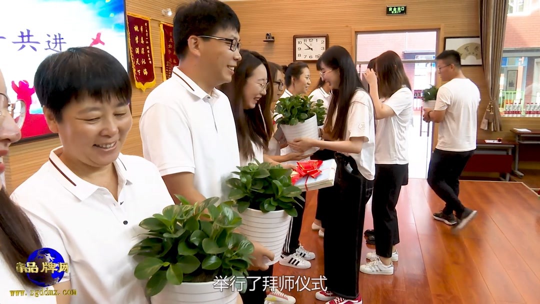 采育一小召开2021——2022学年度第一学期全体教师工作布置会