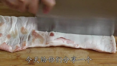 猪皮不要只会熬皮冻,川菜师傅教你更简单的做法,开胃下饭特好吃
