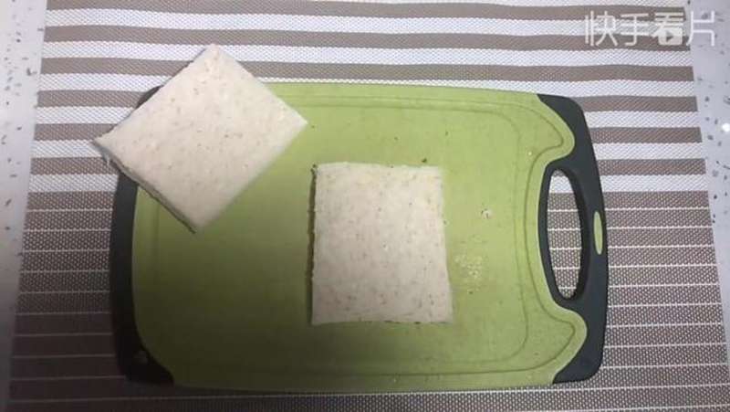 自制早餐三明治，一个鸡蛋和两片面包，好吃美味又简单，老少皆宜