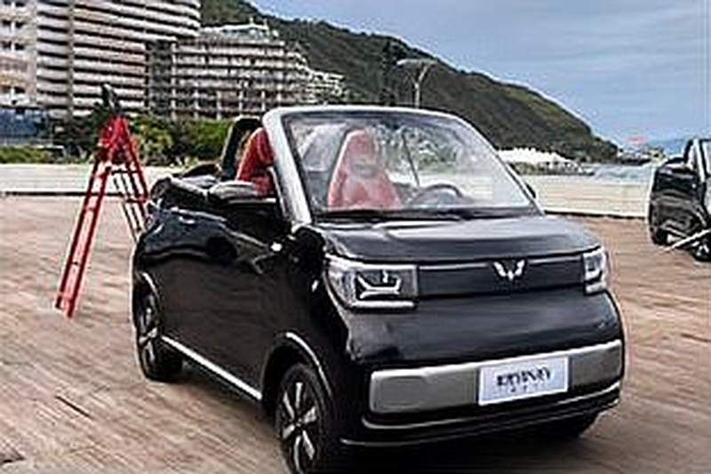 五菱宏光MINI敞篷版实车曝光,外观太拉风了,2门2座,续航300km