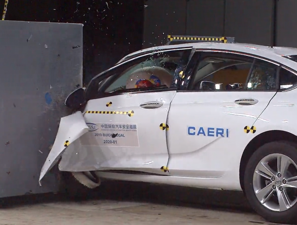 别克君威中保研碰撞视频出炉,三G一P,这样的成绩车主们满意吗?