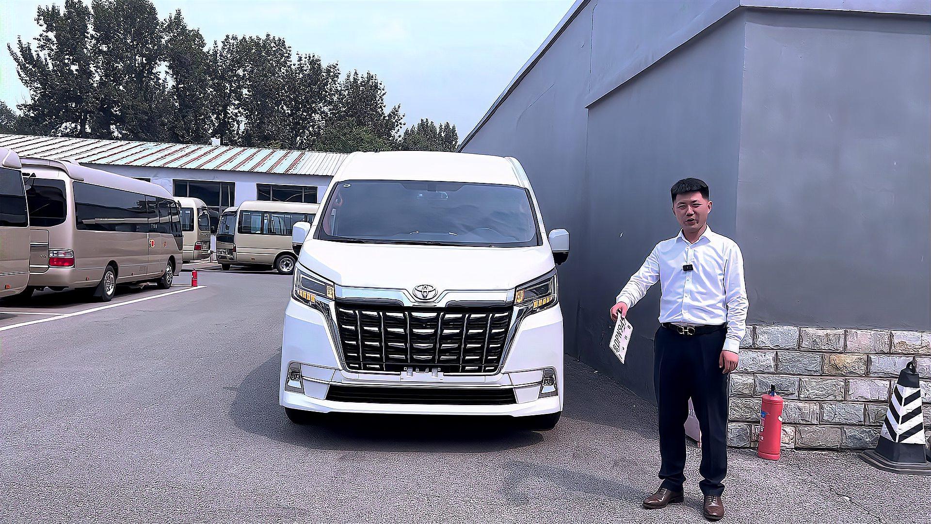 进口丰田海狮2022款全新波尔多红内饰!7座高端商务车