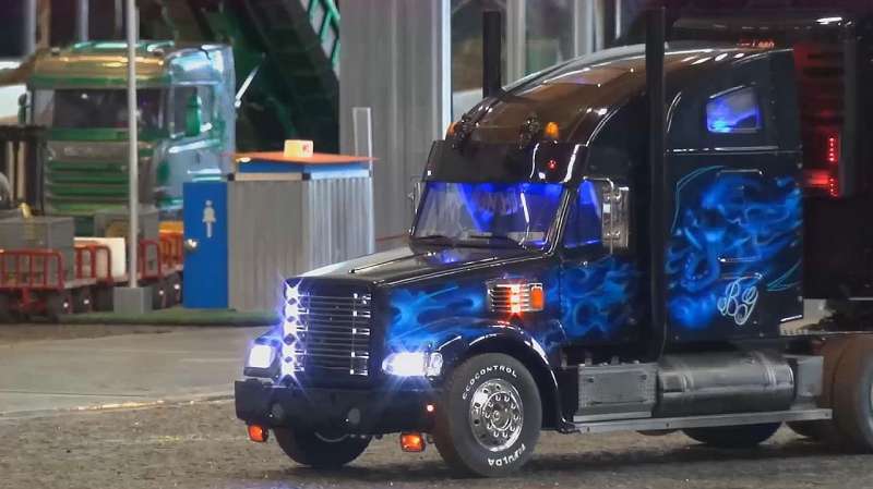 RC大卡车模型展示,这车头太帅了,秒杀其他车辆