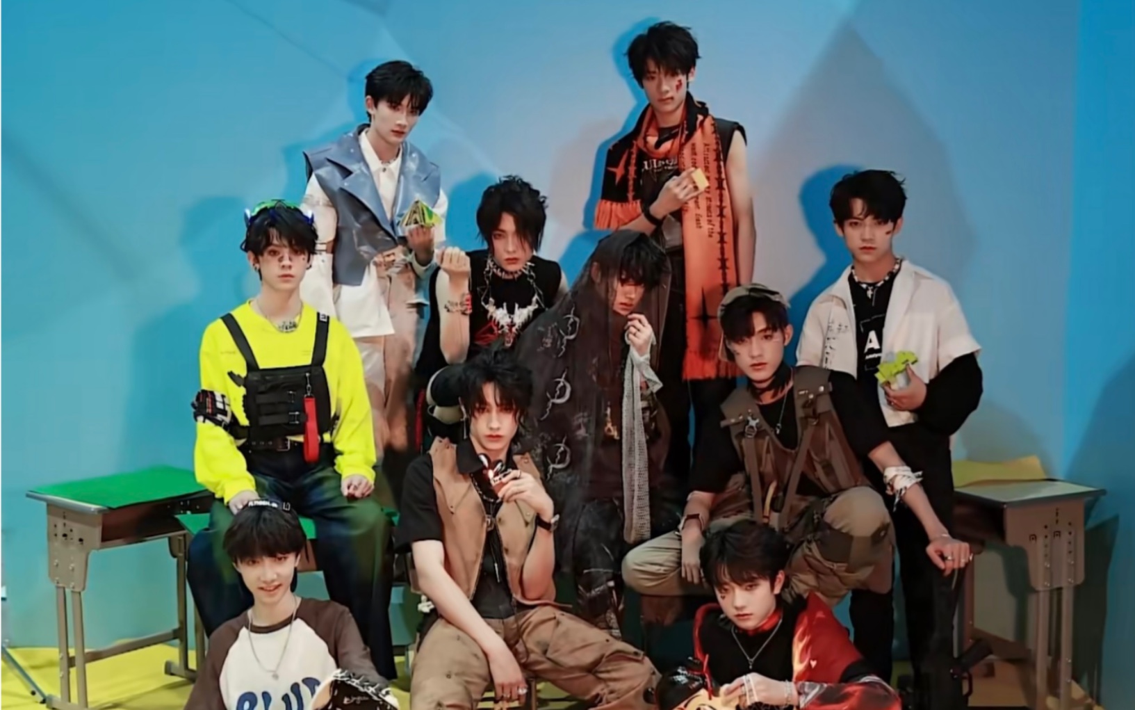 TF家族三代 2023台历 未来一起走花路
