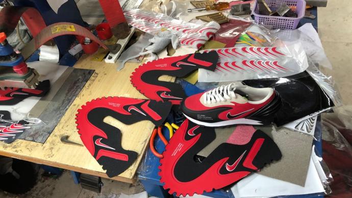 涉案1.2亿余元!上海警方跨省捣毁假冒知名品牌运动鞋窝点