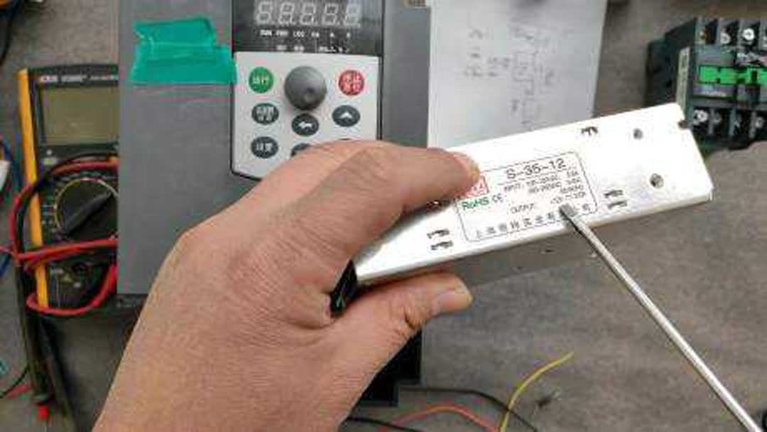 变频器损坏千万不要扔,再试试这个方法修复它,为你省下几百元