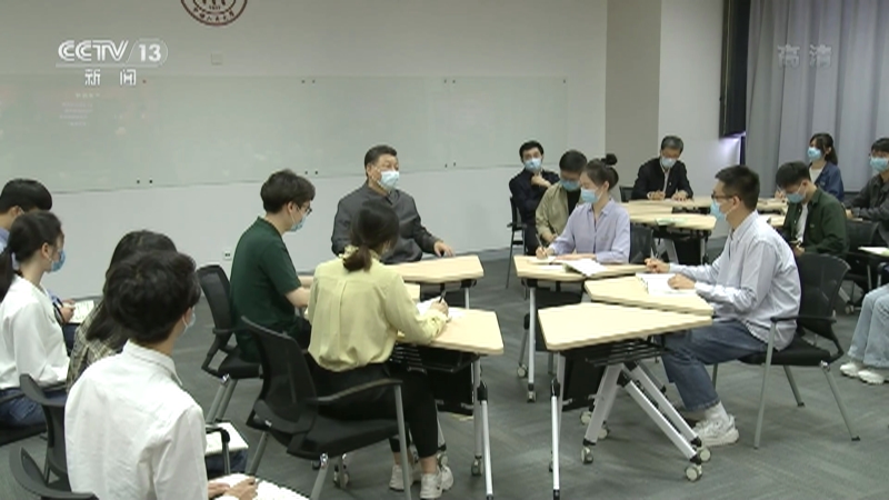 [午夜新闻]习近平在中国人民大学考察时强调 坚持党的领导传承红色...
