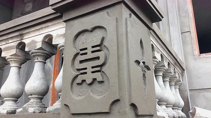 高层住宅阳台设计,阳台承重柱子做水泥装饰,混凝土柱的成型过程