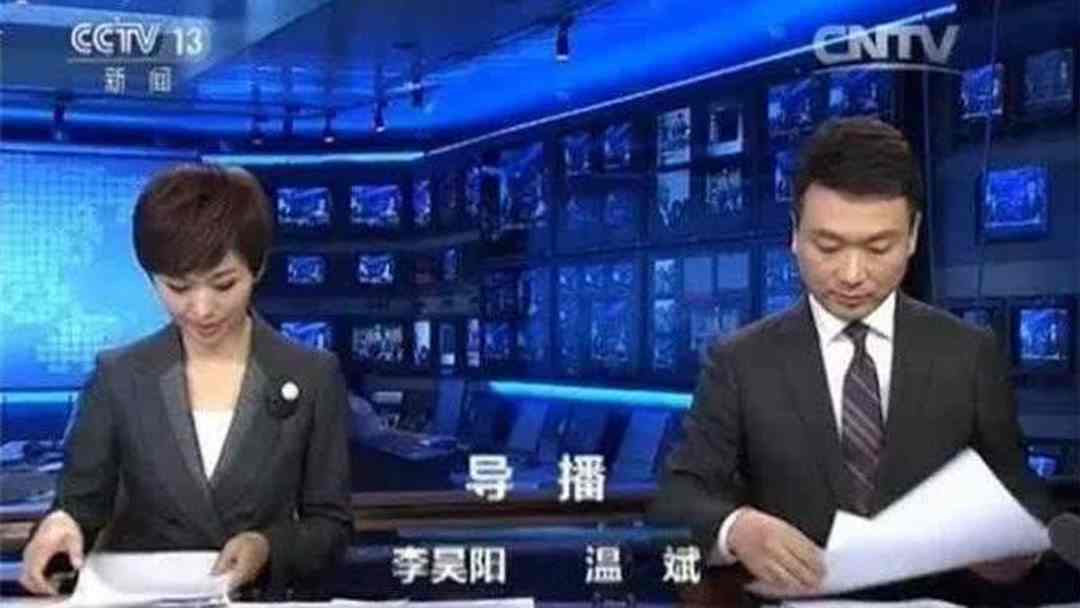 为什么严肃的新闻联播最后要放主持人收稿子的画面?看完长知识了