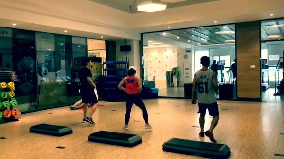 ...现在跳的不怎么样后期勤加练习就行专业编排学会了才好#动感单车