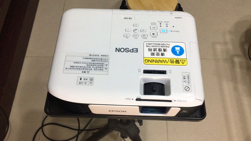 灯泡才用46小时日本爱普生S41投影仪投影机比LED投影仪亮