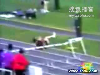 视频:比刘翔还猛的经典爆笑跨栏