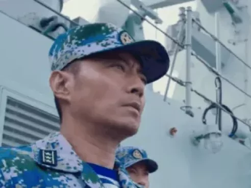 【花边大湿】“也门撤侨”真实事件改编! 大制作《红海行动》曝首支...
