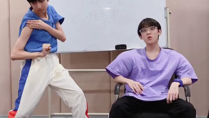 【左航-微博视频】左“教授”第二课开课了(最近才来实习的童“助教...