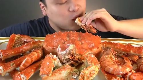 胖哥吃海虾帝王蟹,简单的水煮海鲜,这样才不会这么腻