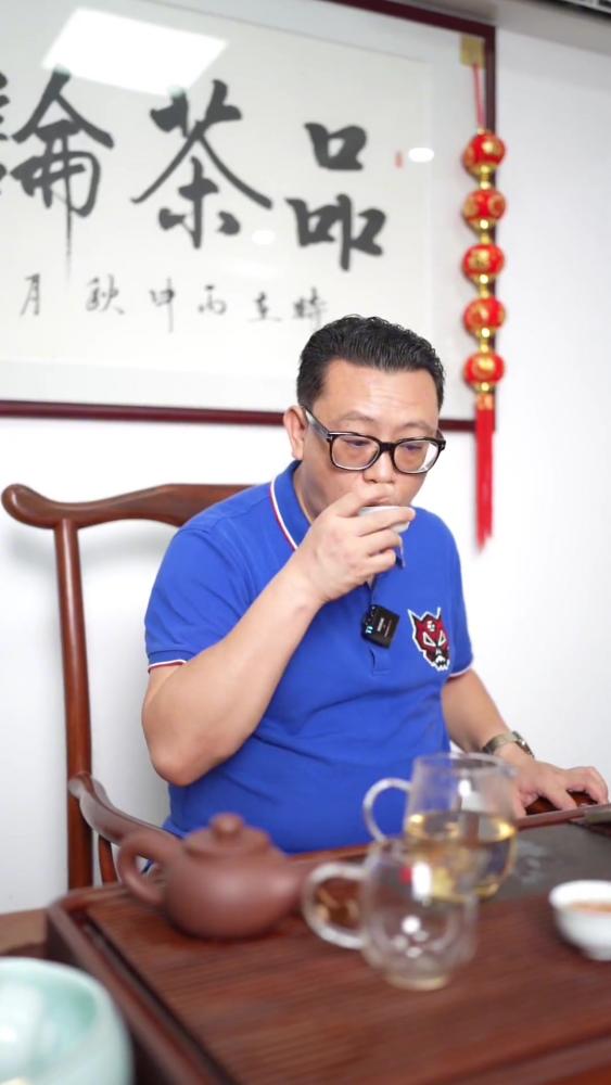 有理论不实践,犹如蜜蜂不采蜜,那究竟理论与实践哪个更重!