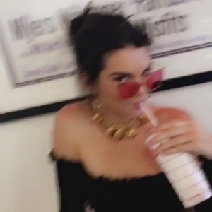 呼啦呼啦小逗比 