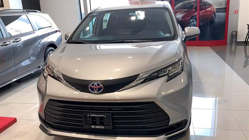 2021款丰田塞纳到港实拍,这颜值和内饰,买不买别克GL8做个参考