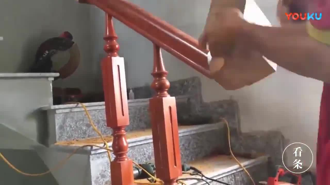 农村自建的新房, 安装定制的实木楼梯扶手, 花了五千多贵不贵