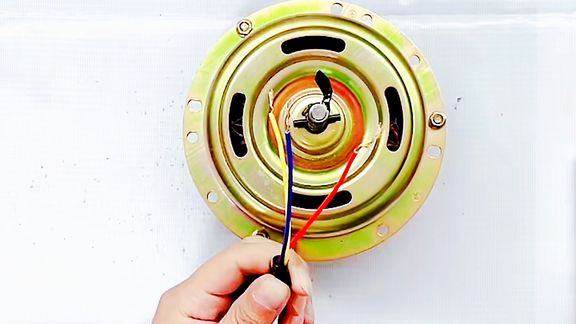 单相电机为什么离不开电容?老师傅一推就能转什么原因?涨见识了