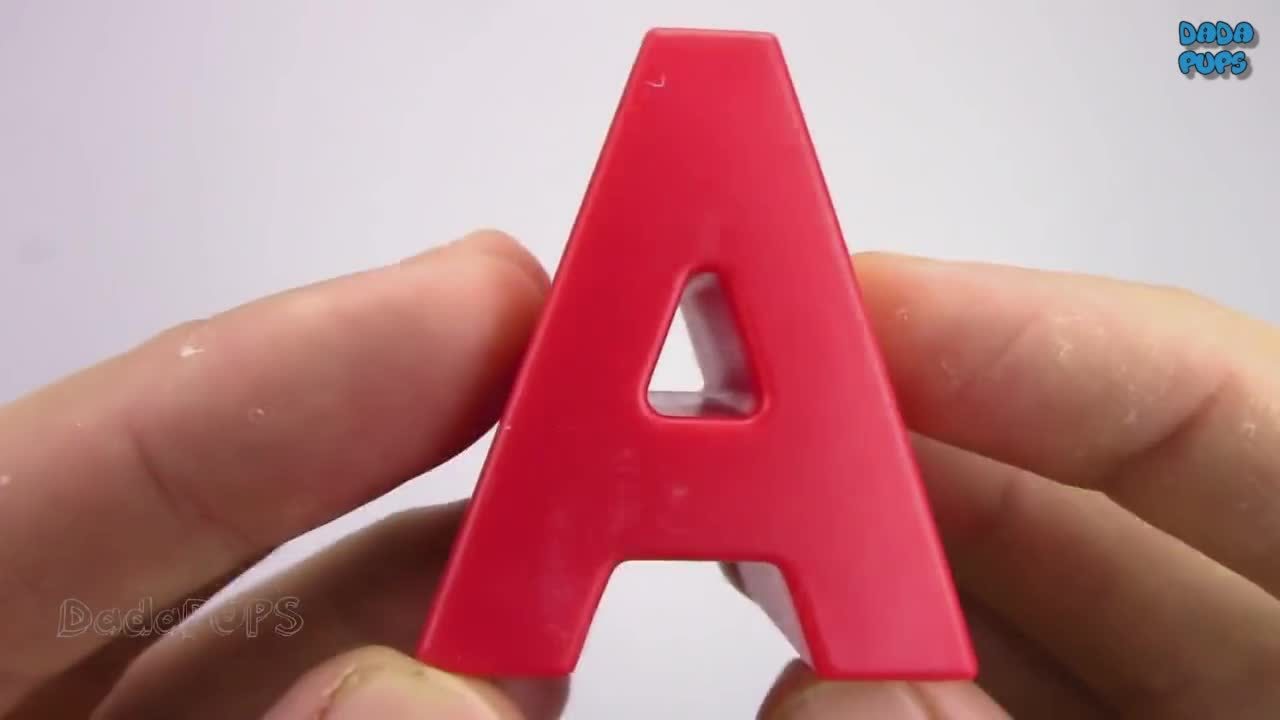 用彩色积木英文字母学习单词